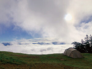 CAMP ONTAKE｜日本一の標高を誇るキャンプ場の「雲の上エリア」を紹介 | Noten Blog